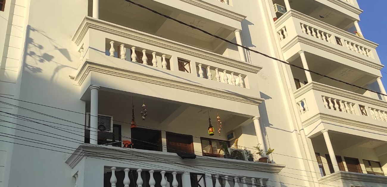 Colivez Stays- 2 Star - Lucknow, Uttar Pradesh Vacation Rentals | HiChee