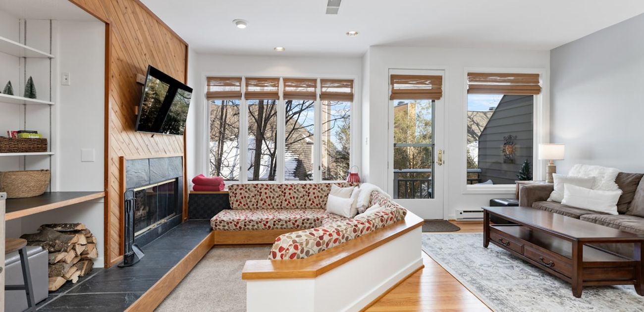 Beary Lazy - 4 beds and 2 sleeping sofas! - Wintergreen Resort, Virginia Vacation Rentals | HiChee